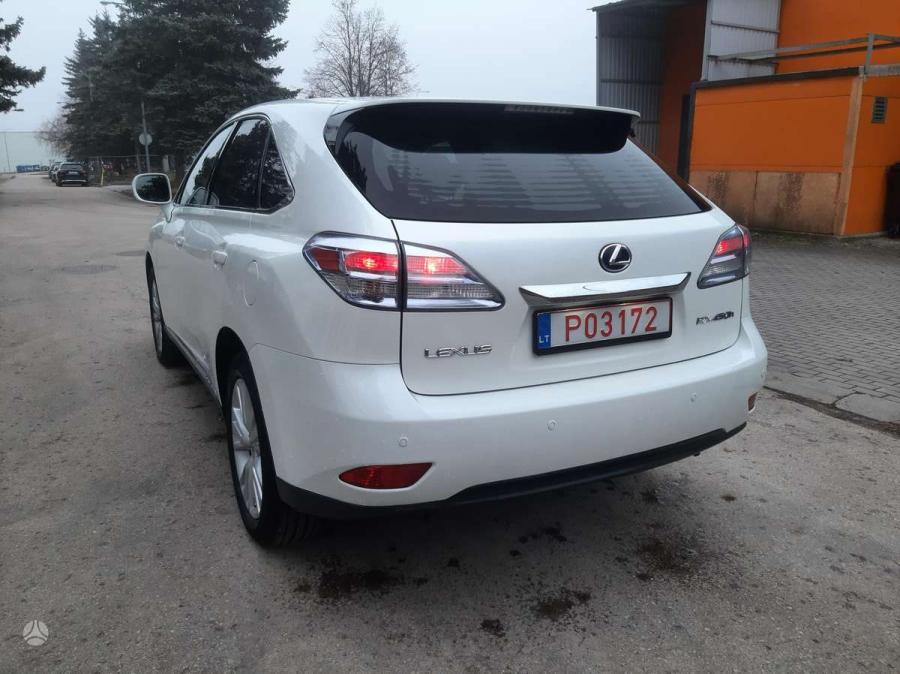 White Lexus RX 450h 2012 in Alytus, with an engine capacity of 3.46 L and mileage of 365 thousand km for 10700 €, photo 8 on AUTOMOTO.COM.LV