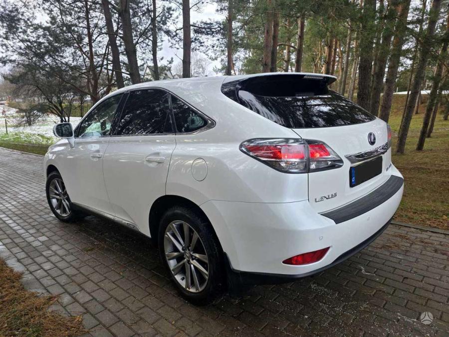 White Lexus RX 450h 2012 in Utena, with an engine capacity of 3.46 L and mileage of 237 thousand km for 13900 €, photo 4 on AUTOMOTO.COM.LV