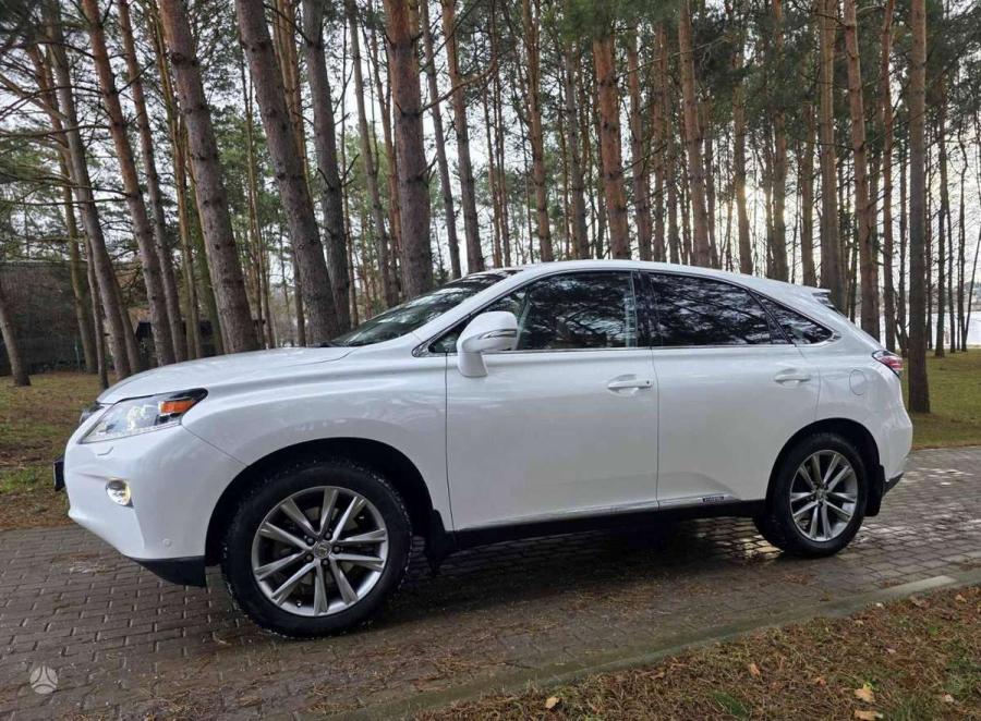 White Lexus RX 450h 2012 in Utena, with an engine capacity of 3.46 L and mileage of 237 thousand km for 13900 €, photo 26 on AUTOMOTO.COM.LV