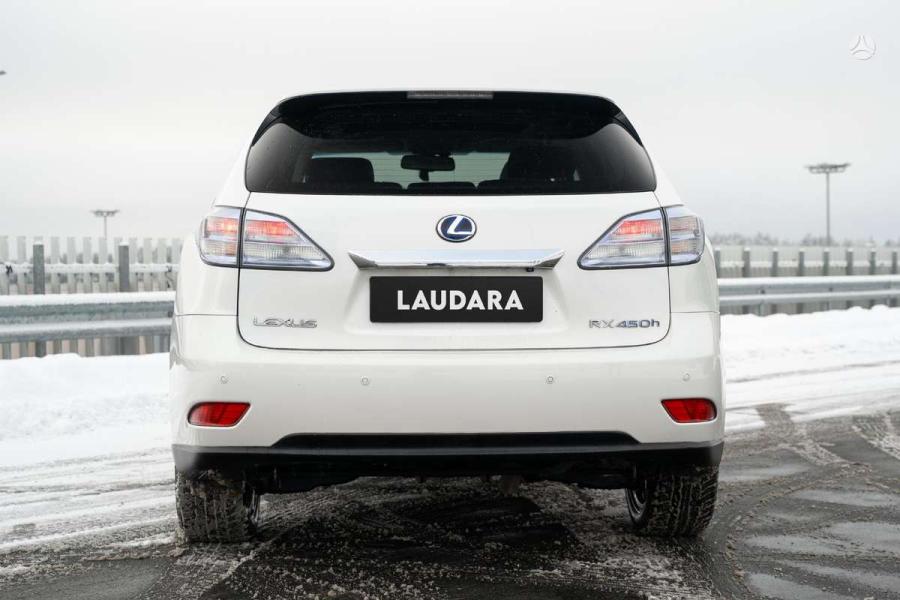 White Lexus RX 450h 2012 in Vilnius, with an engine capacity of 3.46 L and mileage of 312 thousand km for 9950 €, photo 4 on AUTOMOTO.COM.LV