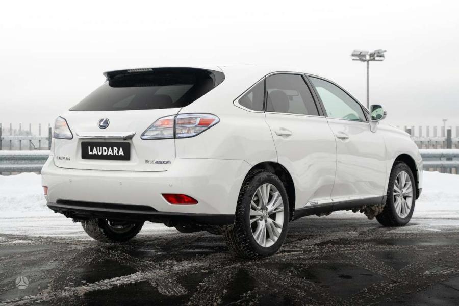 White Lexus RX 450h 2012 in Vilnius, with an engine capacity of 3.46 L and mileage of 312 thousand km for 9950 €, photo 6 on AUTOMOTO.COM.LV