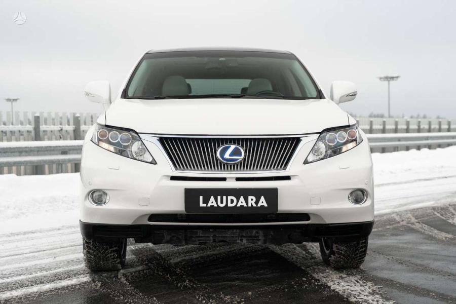 White Lexus RX 450h 2012 in Vilnius, with an engine capacity of 3.46 L and mileage of 312 thousand km for 9950 €, photo 9 on AUTOMOTO.COM.LV