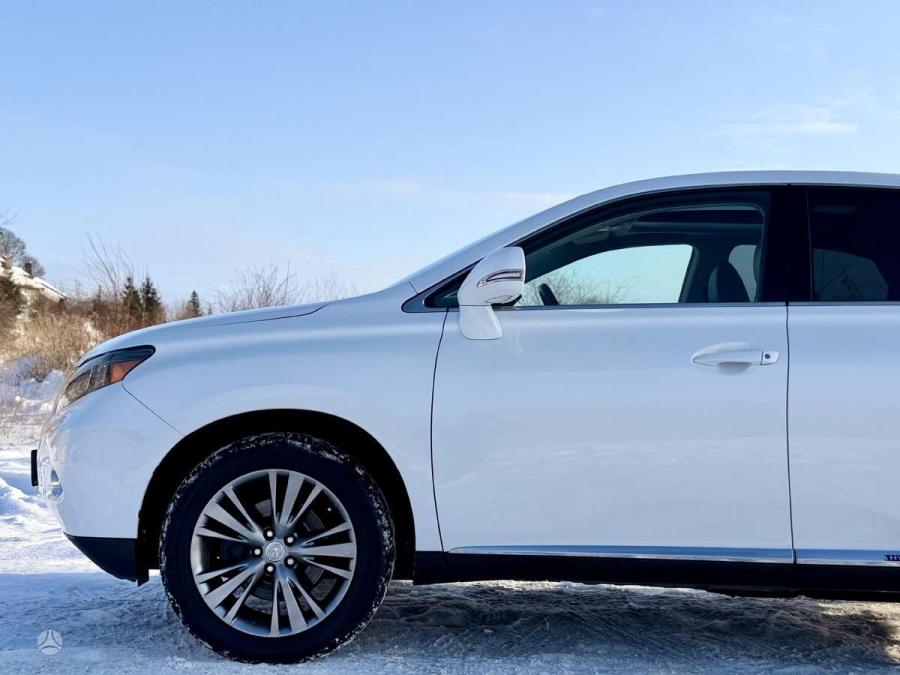 White Lexus RX 450h 2012 in Siauliai, with an engine capacity of 3.46 L and mileage of 269 thousand km for 13750 €, photo 11 on AUTOMOTO.COM.LV
