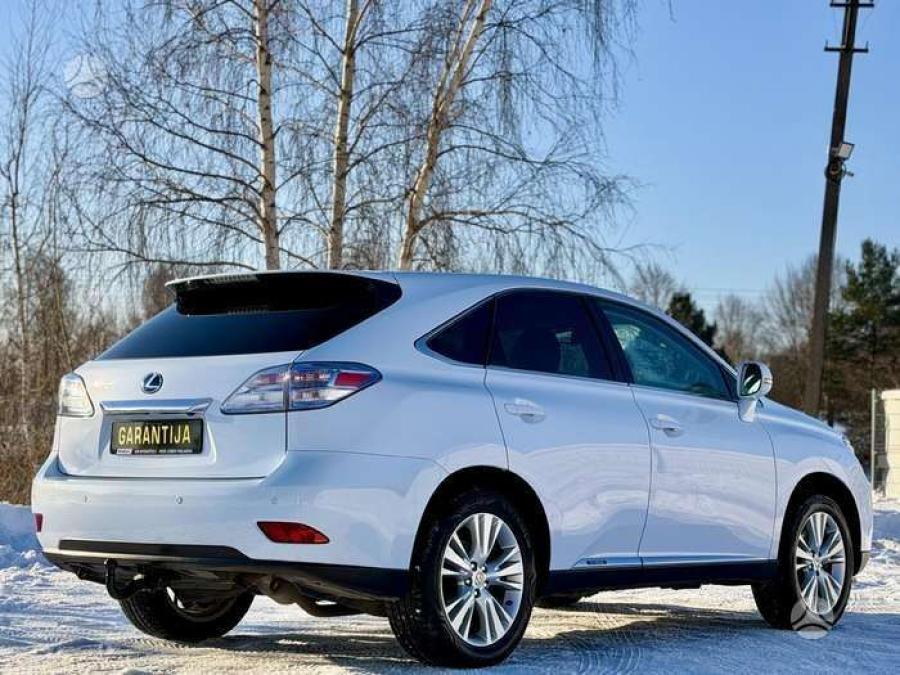 White Lexus RX 450h 2012 in Siauliai, with an engine capacity of 3.46 L and mileage of 289 thousand km for 14199 €, photo 4 on AUTOMOTO.COM.LV