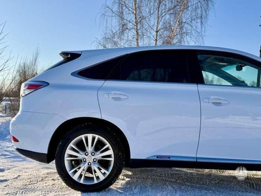 White Lexus RX 450h 2012 in Siauliai, with an engine capacity of 3.46 L and mileage of 289 thousand km for 14199 €, photo 9 on AUTOMOTO.COM.LV