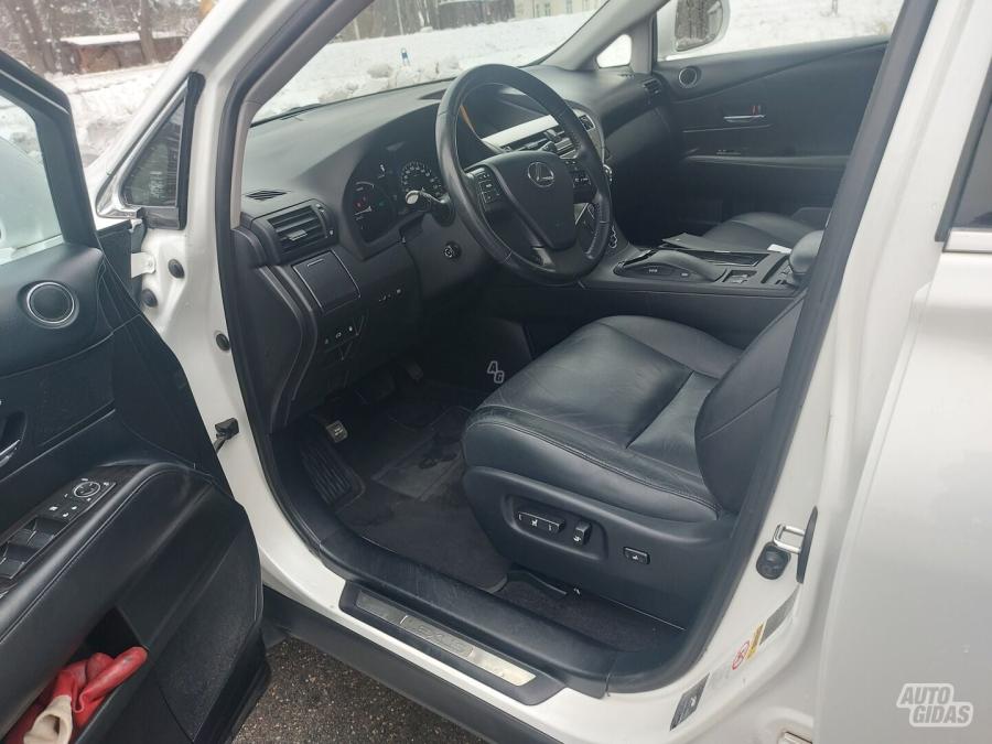 White Lexus RX 450h 2012 in Vilnius, with an engine capacity of 3.50 L and mileage of 274 thousand km for 11450 €, photo 9 on AUTOMOTO.COM.LV