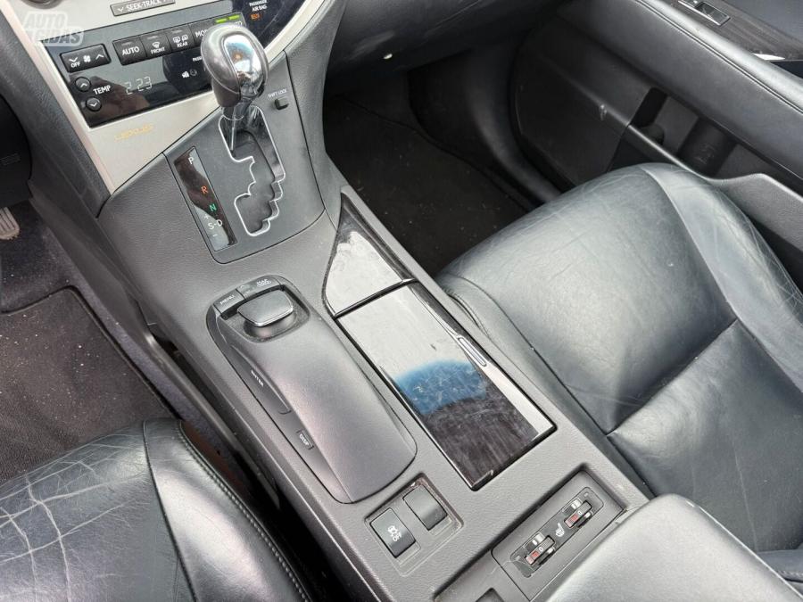 White Lexus RX 450h 2012 in Kaunas, with an engine capacity of 3.50 L and mileage of 269 thousand km for 11650 €, photo 12 on AUTOMOTO.COM.LV