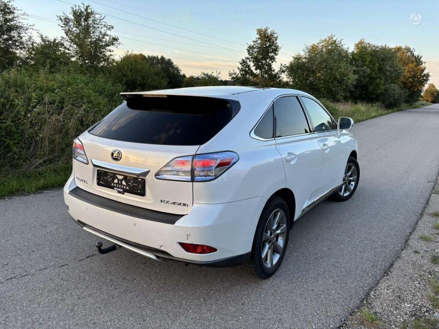 White Lexus RX 450h 2012 in Kaunas, with an engine capacity of 3.46 L and mileage of 267 thousand km for 11350 €, photo 3 on AUTOMOTO.COM.LV