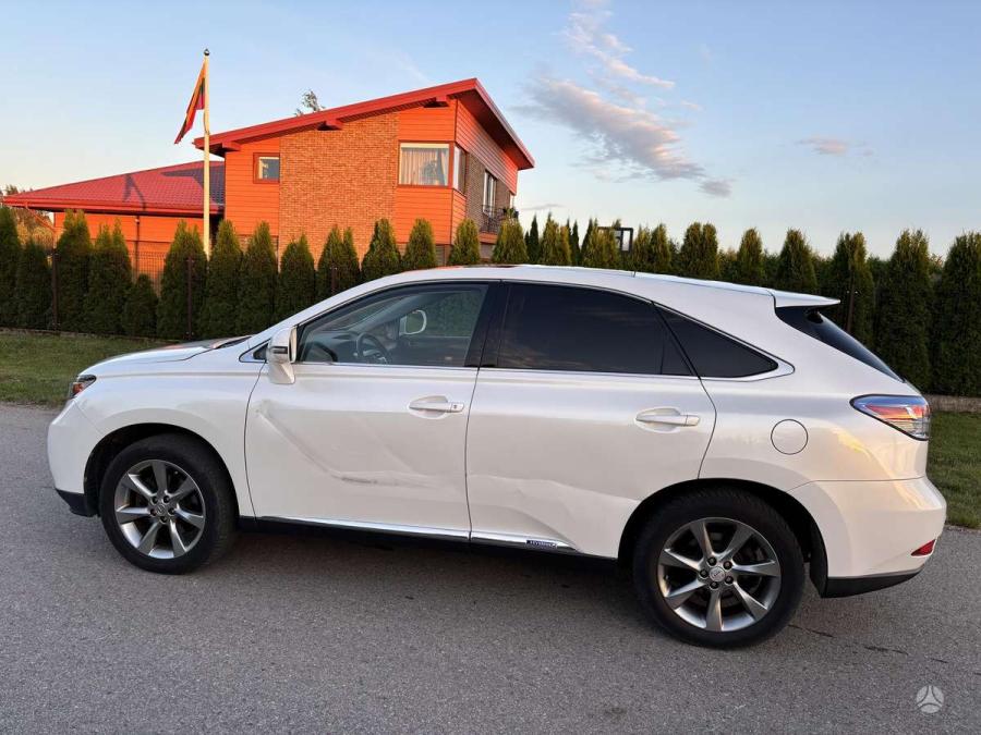 White Lexus RX 450h 2012 in Kaunas, with an engine capacity of 3.46 L and mileage of 267 thousand km for 11350 €, photo 7 on AUTOMOTO.COM.LV