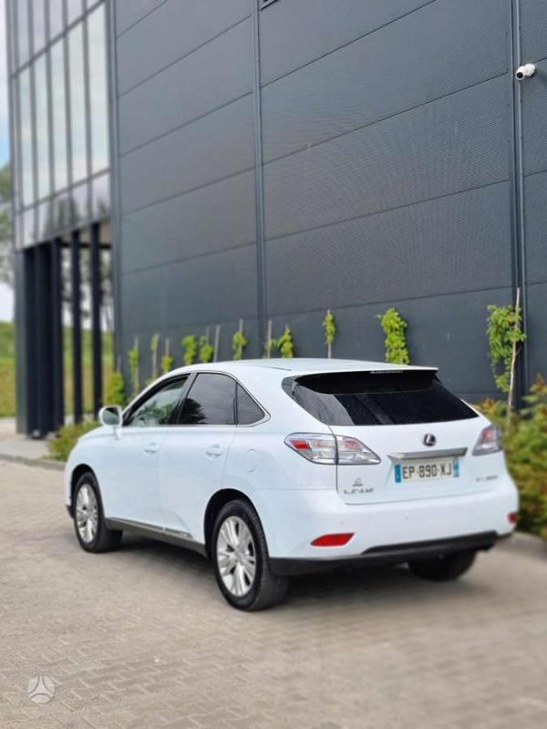 White Lexus RX 450h 2012 in Vilnius, with an engine capacity of 3.46 L and mileage of 298 thousand km for 11700 €, photo 2 on AUTOMOTO.COM.LV
