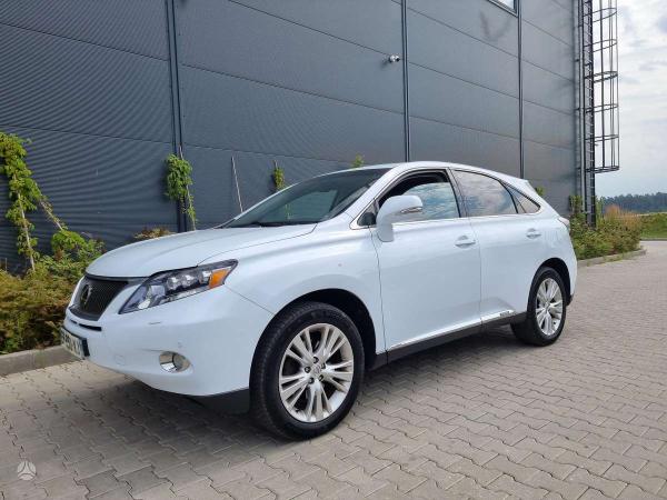 White Lexus RX 450h 2012 in Vilnius, with an engine capacity of 3.46 L and mileage of 298 thousand km for 11700 €, photo 3 on AUTOMOTO.COM.LV