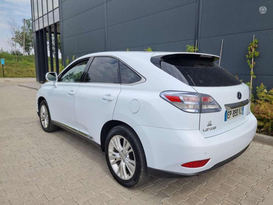 White Lexus RX 450h 2012 in Vilnius, with an engine capacity of 3.46 L and mileage of 298 thousand km for 11700 €, photo 5 on AUTOMOTO.COM.LV