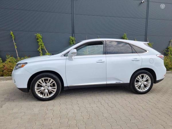 White Lexus RX 450h 2012 in Vilnius, with an engine capacity of 3.46 L and mileage of 298 thousand km for 11700 €, photo 5 on AUTOMOTO.COM.LV