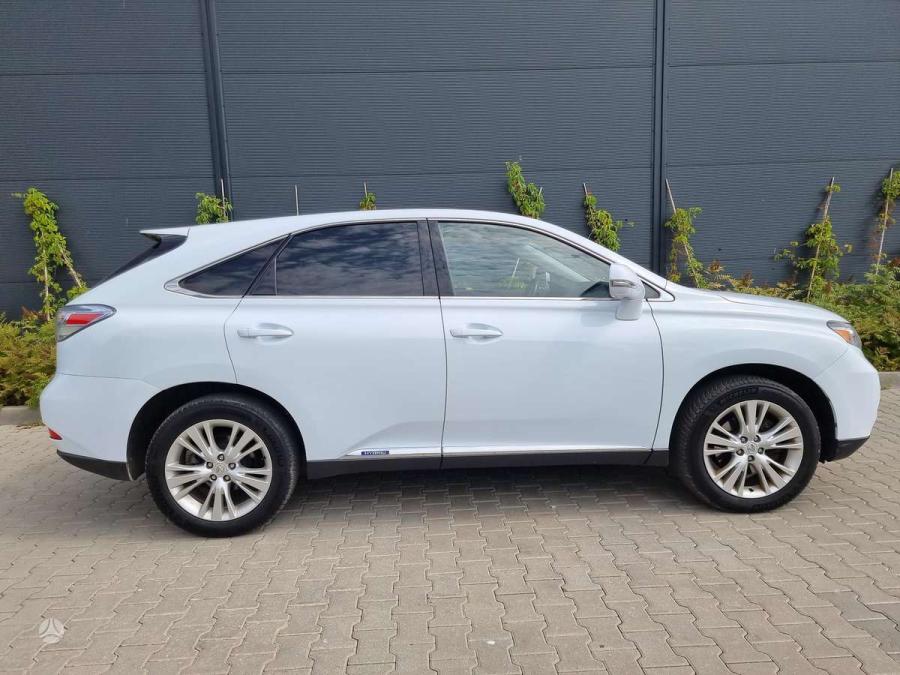 White Lexus RX 450h 2012 in Vilnius, with an engine capacity of 3.46 L and mileage of 298 thousand km for 11700 €, photo 8 on AUTOMOTO.COM.LV