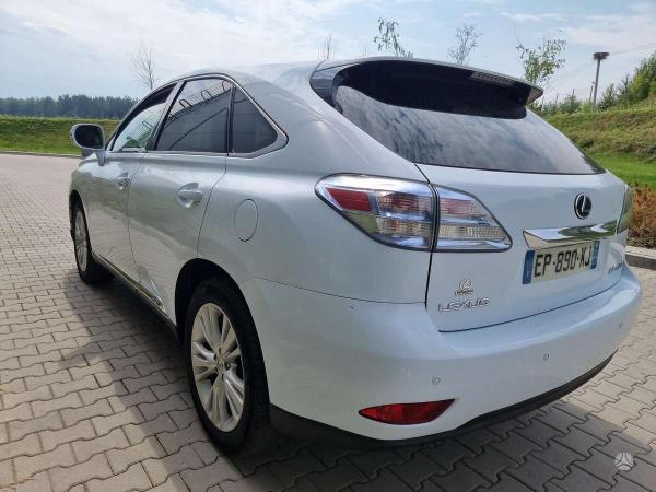 White Lexus RX 450h 2012 in Vilnius, with an engine capacity of 3.46 L and mileage of 298 thousand km for 11700 €, photo 10 on AUTOMOTO.COM.LV