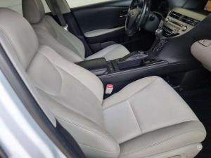 White Lexus RX 450h 2012 in Vilnius, with an engine capacity of 3.46 L and mileage of 298 thousand km for 11700 €, photo 20 on AUTOMOTO.COM.LV