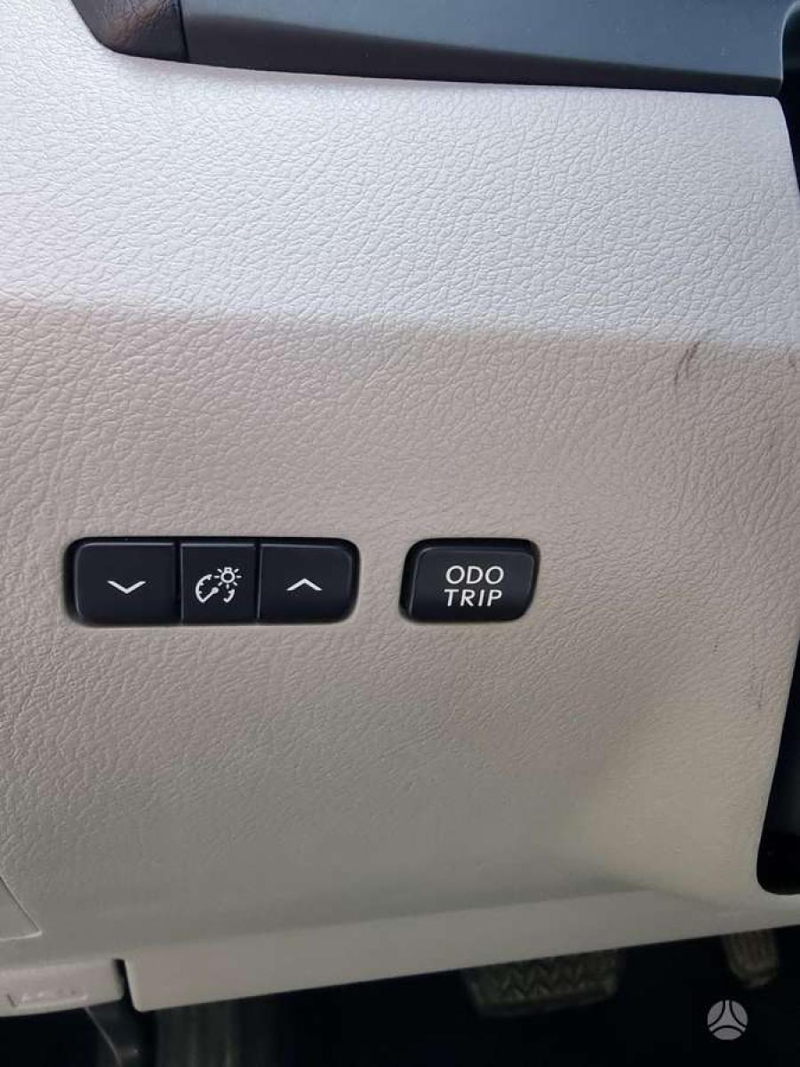 White Lexus RX 450h 2012 in Vilnius, with an engine capacity of 3.46 L and mileage of 298 thousand km for 11700 €, photo 32 on AUTOMOTO.COM.LV
