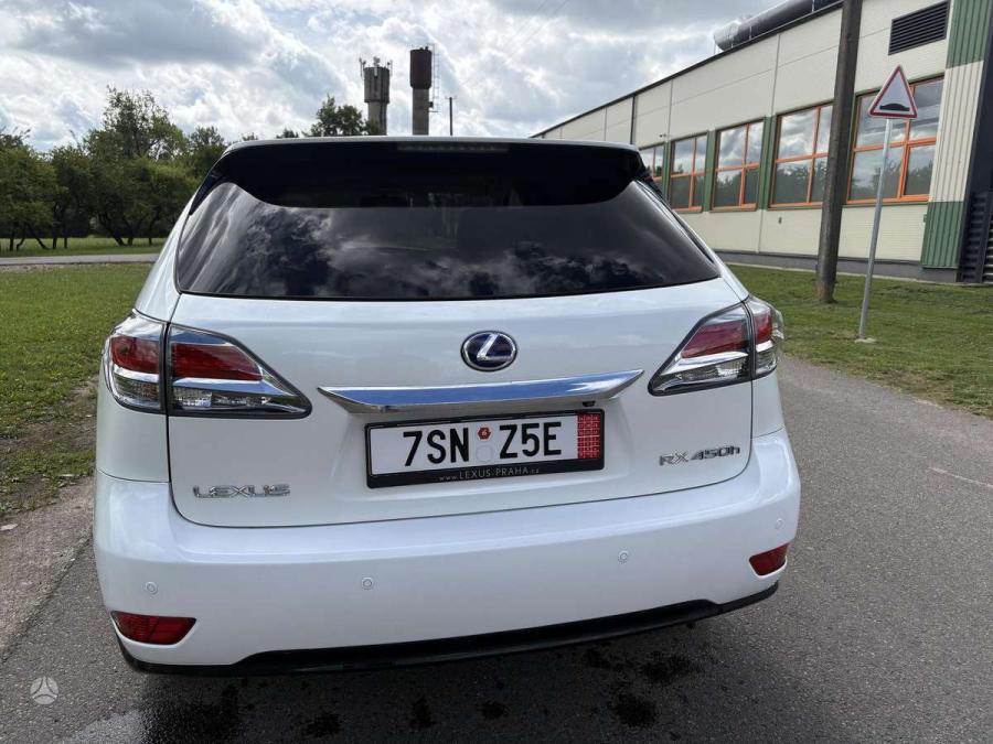 White Lexus RX 450h 2012 in Vilnius, with an engine capacity of 3.46 L and mileage of 263 thousand km for 14300 €, photo 10 on AUTOMOTO.COM.LV
