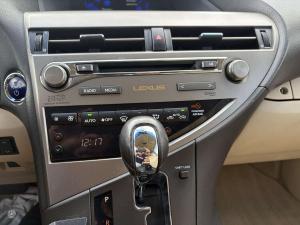 White Lexus RX 450h 2012 in Vilnius, with an engine capacity of 3.46 L and mileage of 263 thousand km for 14300 €, photo 21 on AUTOMOTO.COM.LV