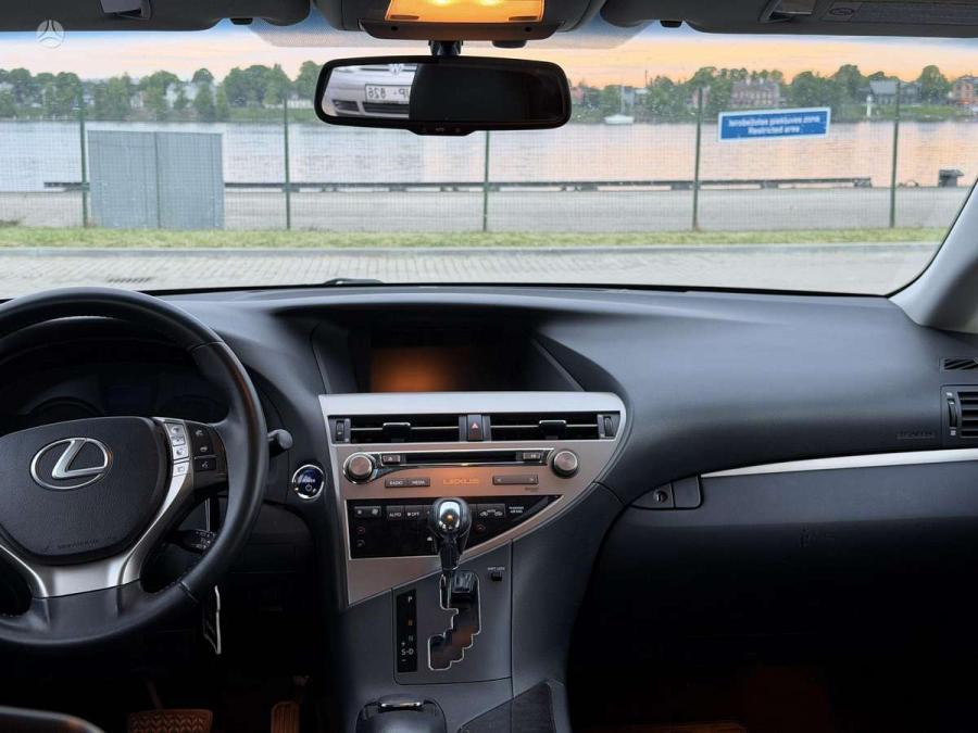 Balts Lexus RX 450h 2013 Rīga, ar dzinēja tilpumu 3.50 L un nobraukumu 145 tūkst. km par 16490 €, foto 15 vietnē AUTOMOTO.COM.LV