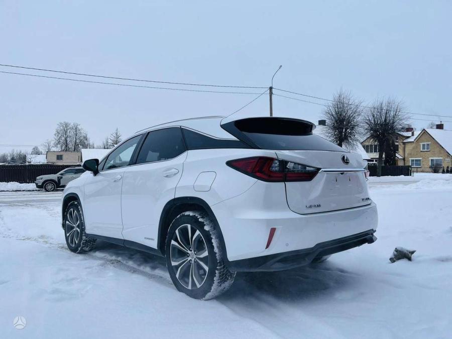 White Lexus RX 450h 2016 in Siauliai, with an engine capacity of 0.00 L and mileage of 193 thousand km for 24950 €, photo 3 on AUTOMOTO.COM.LV