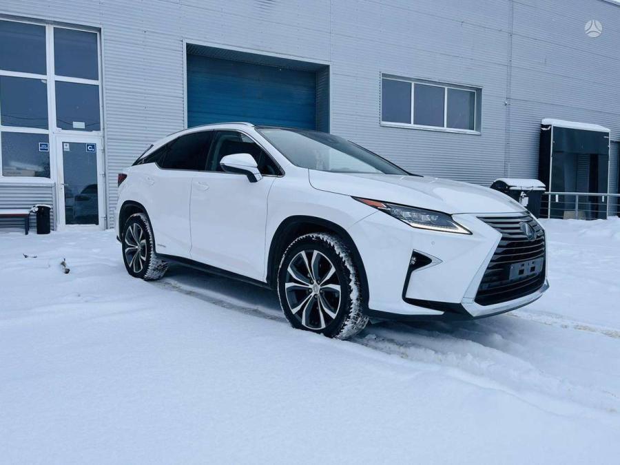 White Lexus RX 450h 2016 in Siauliai, with an engine capacity of 0.00 L and mileage of 193 thousand km for 24950 €, photo 7 on AUTOMOTO.COM.LV