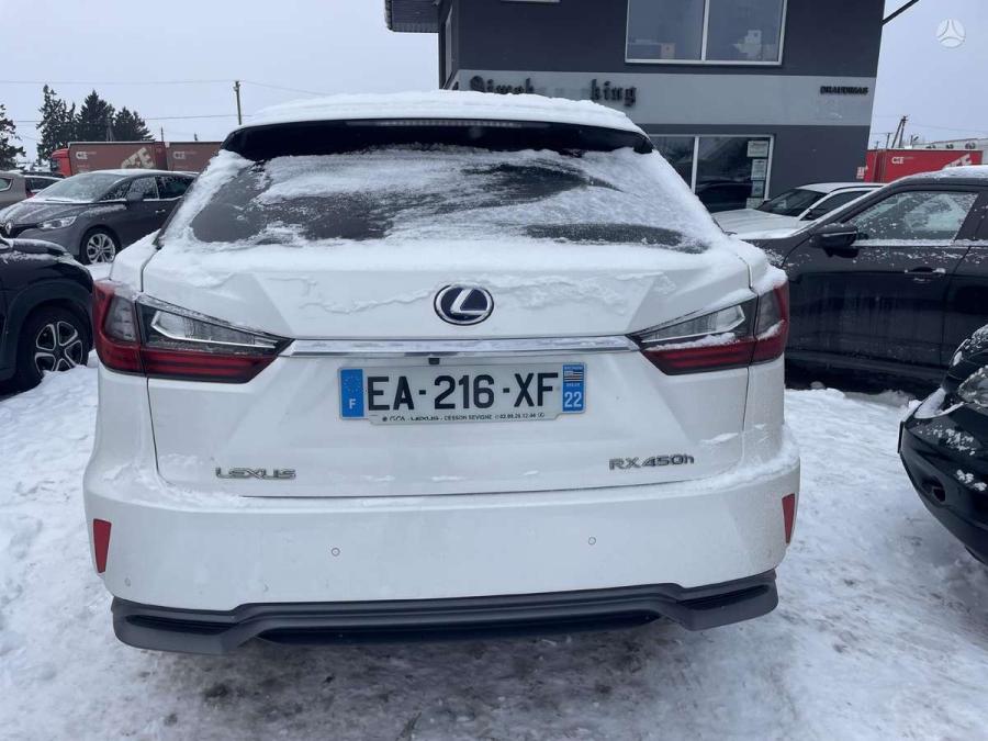 White Lexus RX 450h 2016 in Taurage, with an engine capacity of 3.46 L and mileage of 183 thousand km for 24500 €, photo 2 on AUTOMOTO.COM.LV