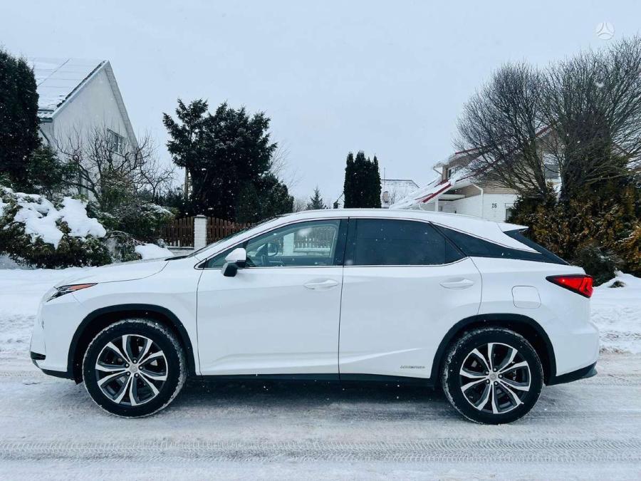 White Lexus RX 450h 2016 in Vilnius, with an engine capacity of 3.46 L and mileage of 184 thousand km for 24800 €, photo 2 on AUTOMOTO.COM.LV