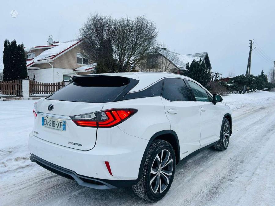 White Lexus RX 450h 2016 in Vilnius, with an engine capacity of 3.46 L and mileage of 184 thousand km for 24800 €, photo 6 on AUTOMOTO.COM.LV