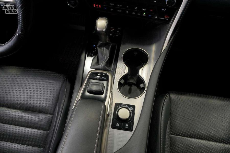 White Lexus RX 450h 2016 in Marijampole, with an engine capacity of 3.50 L and mileage of 103 thousand km for 32250 €, photo 23 on AUTOMOTO.COM.LV