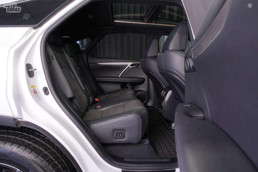 White Lexus RX 450h 2016 in Marijampole, with an engine capacity of 3.50 L and mileage of 103 thousand km for 32250 €, photo 34 on AUTOMOTO.COM.LV