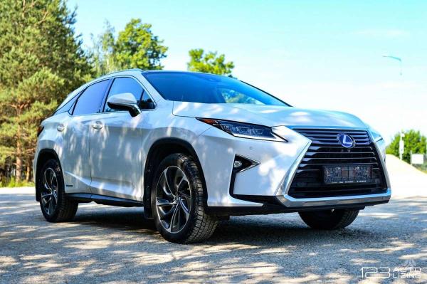 White Lexus RX 450h 2016 in Kretinga, with an engine capacity of 3.50 L and mileage of 256 thousand km for 24950 €, photo 3 on AUTOMOTO.COM.LV