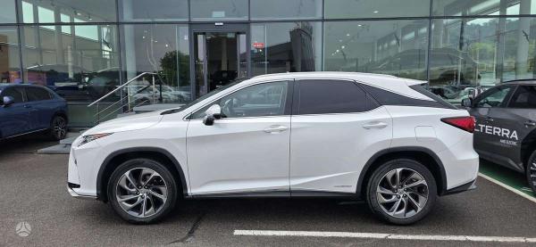 White Lexus RX 450h 2016 in Vilnius, with an engine capacity of 3.46 L and mileage of 119 thousand km for 31480 €, photo 6 on AUTOMOTO.COM.LV