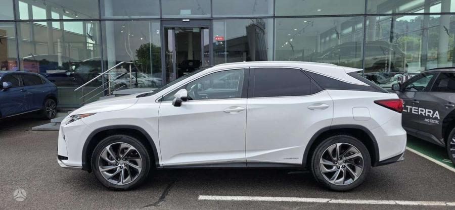 White Lexus RX 450h 2016 in Vilnius, with an engine capacity of 3.46 L and mileage of 119 thousand km for 31480 €, photo 7 on AUTOMOTO.COM.LV