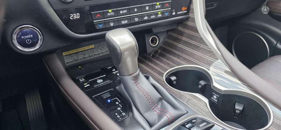 White Lexus RX 450h 2016 in Vilnius, with an engine capacity of 3.46 L and mileage of 119 thousand km for 31480 €, photo 17 on AUTOMOTO.COM.LV
