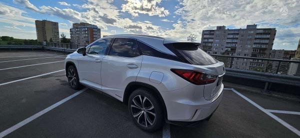 White Lexus RX 450h 2016 in Siauliai, with an engine capacity of 3.46 L and mileage of 261 thousand km for 23900 €, photo 4 on AUTOMOTO.COM.LV