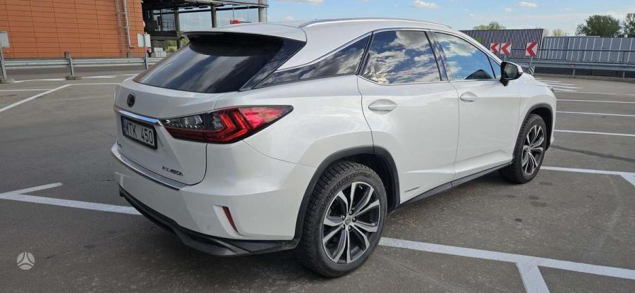 White Lexus RX 450h 2016 in Siauliai, with an engine capacity of 3.46 L and mileage of 261 thousand km for 23900 €, photo 7 on AUTOMOTO.COM.LV