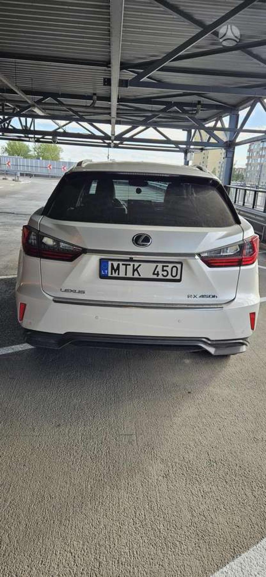 White Lexus RX 450h 2016 in Siauliai, with an engine capacity of 3.46 L and mileage of 261 thousand km for 23900 €, photo 8 on AUTOMOTO.COM.LV