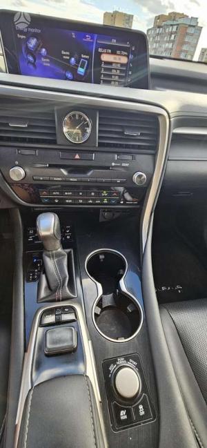 White Lexus RX 450h 2016 in Siauliai, with an engine capacity of 3.46 L and mileage of 261 thousand km for 23900 €, photo 9 on AUTOMOTO.COM.LV