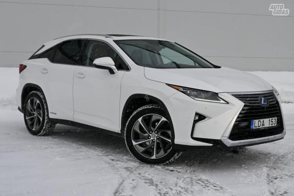 White Lexus RX 450h 2017 in Kretinga, with an engine capacity of 3.50 L and mileage of 300 thousand km for 21999 €, photo 1 on AUTOMOTO.COM.LV
