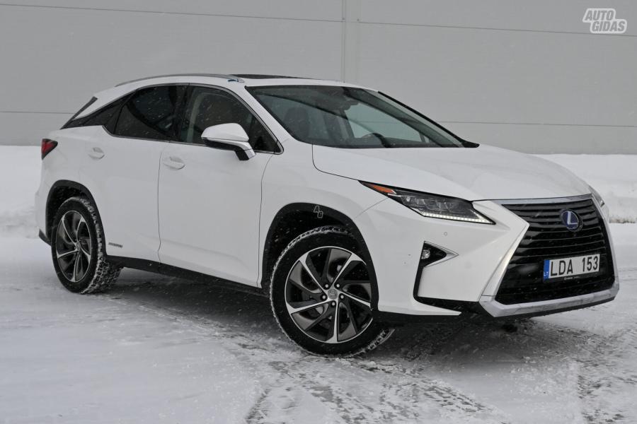 White Lexus RX 450h 2017 in Kretinga, with an engine capacity of 3.50 L and mileage of 300 thousand km for 21999 €, photo 1 on AUTOMOTO.COM.LV