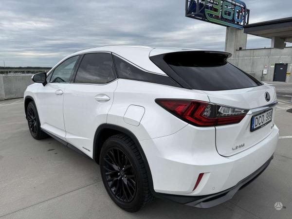 White Lexus RX 450h 2017 in Vilnius, with an engine capacity of 3.46 L and mileage of 93 thousand km for 30300 €, photo 5 on AUTOMOTO.COM.LV