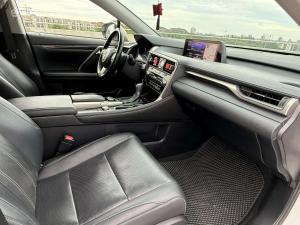 White Lexus RX 450h 2017 in Vilnius, with an engine capacity of 3.46 L and mileage of 93 thousand km for 30300 €, photo 14 on AUTOMOTO.COM.LV
