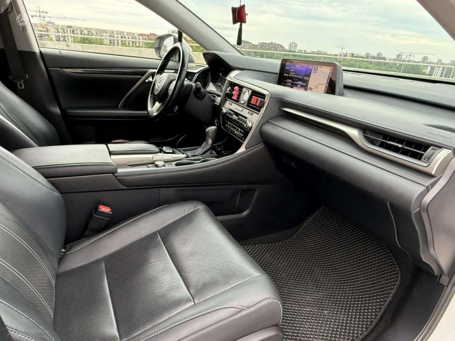 White Lexus RX 450h 2017 in Vilnius, with an engine capacity of 3.46 L and mileage of 93 thousand km for 30300 €, photo 14 on AUTOMOTO.COM.LV