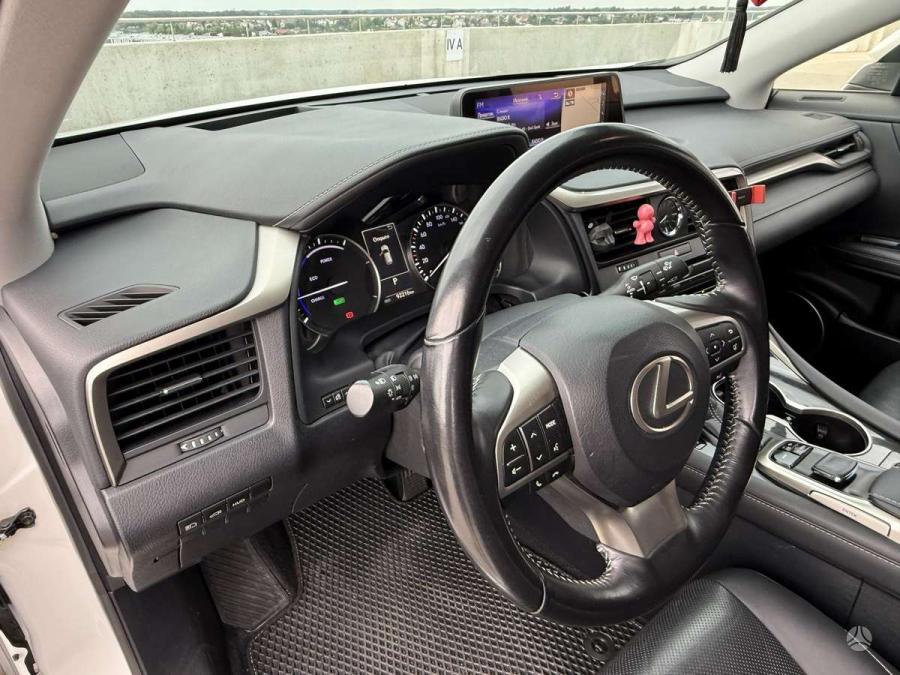 White Lexus RX 450h 2017 in Vilnius, with an engine capacity of 3.46 L and mileage of 93 thousand km for 30300 €, photo 17 on AUTOMOTO.COM.LV