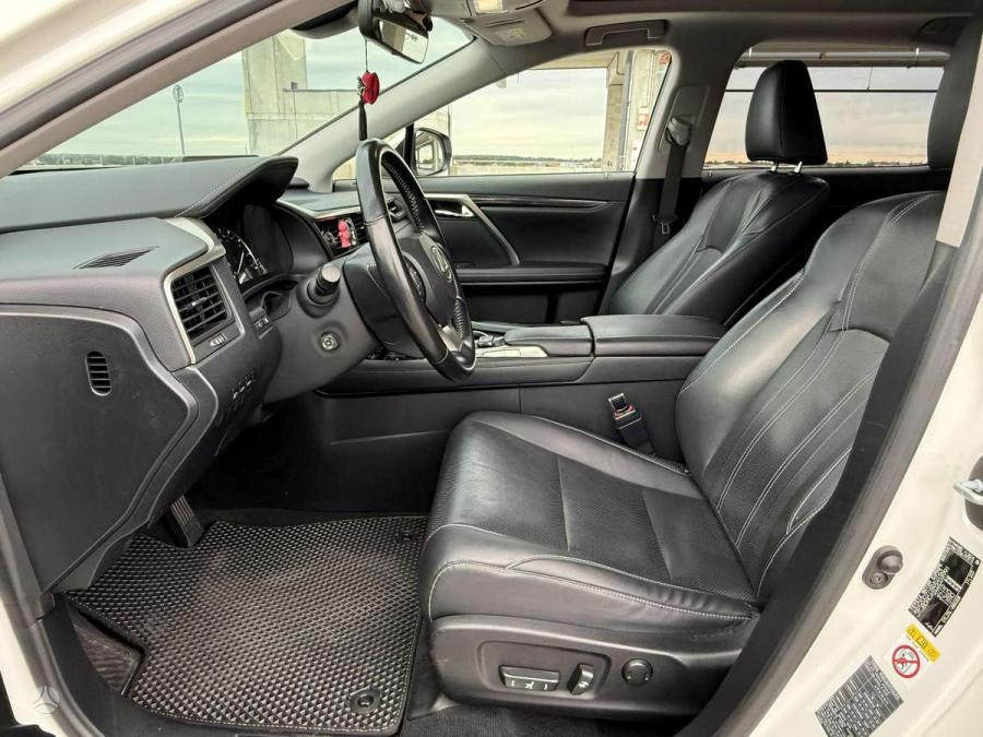 White Lexus RX 450h 2017 in Vilnius, with an engine capacity of 3.46 L and mileage of 93 thousand km for 30300 €, photo 19 on AUTOMOTO.COM.LV