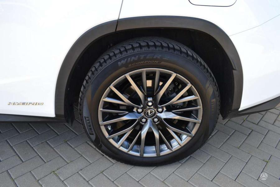 White Lexus RX 450h 2017 in Vilnius, with an engine capacity of 3.46 L and mileage of 154 thousand km for 31000 €, photo 29 on AUTOMOTO.COM.LV