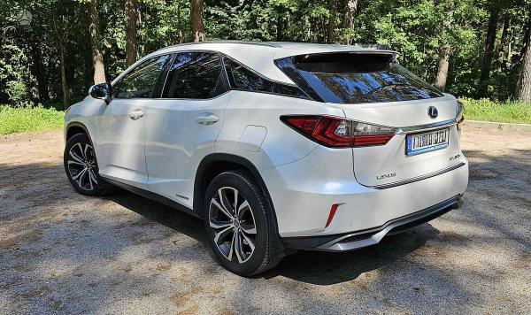 White Lexus RX 450h 2018 in Kaunas, with an engine capacity of 3.46 L and mileage of 265 thousand km for 28900 €, photo 4 on AUTOMOTO.COM.LV