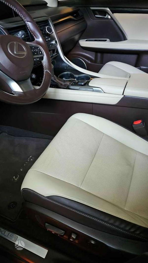 White Lexus RX 450h 2018 in Kaunas, with an engine capacity of 3.46 L and mileage of 265 thousand km for 28900 €, photo 7 on AUTOMOTO.COM.LV