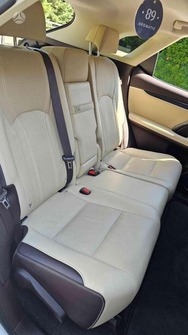 White Lexus RX 450h 2018 in Kaunas, with an engine capacity of 3.46 L and mileage of 265 thousand km for 28900 €, photo 9 on AUTOMOTO.COM.LV